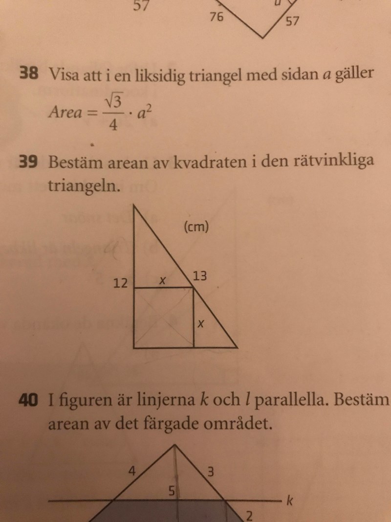 Bestäm arean av kvadraten i den rätvinkliga triangeln (Matematik/Matte ...