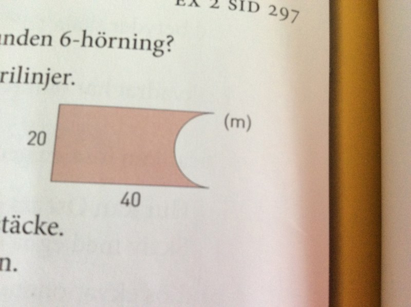 Hej! Hur kan man beräkna area och omkrets i figuren tack? (Matematik ...