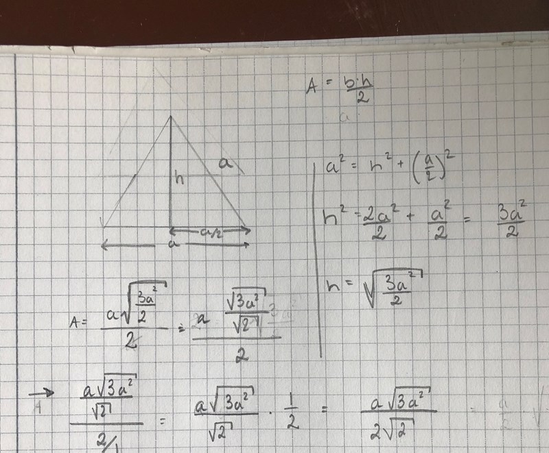 arean av liksidig triangel a (Matematik/Universitet) – Pluggakuten