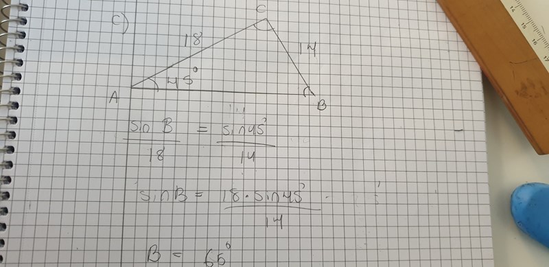 Bestäm vinkeln (sinussatsen) (Matematik/Matte 3/Trigonometri) – Pluggakuten