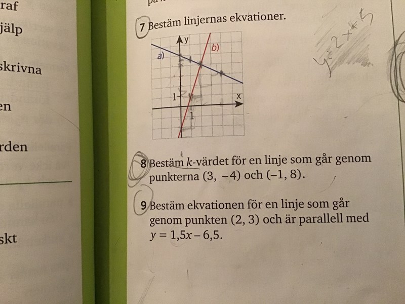 Bestämma ekvation och k-värde för en linje som går genom punkterna ...